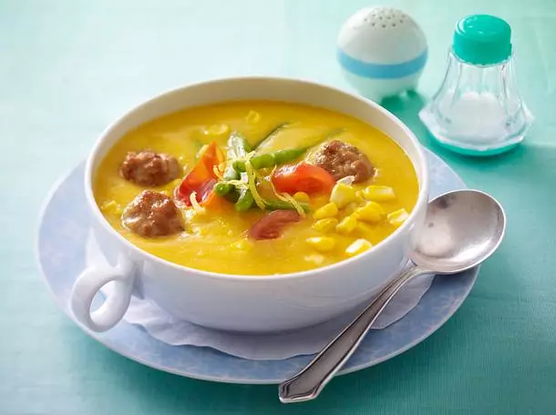 Sopa de frijol maíz con receta de albóndigas 68486_1