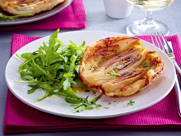 Chicory uye Mbudzi Cheese Tatin (inverted chicory tart) recipe 68680_1