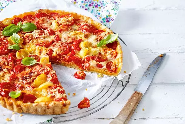 Chinsinsi cha crispy cherry tomato tart 68758_1