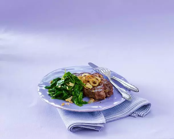 Rump steak with spinach and pine nuts recipe