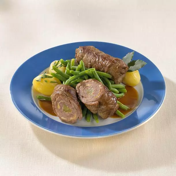 Beef roulade nga adunay green beans nga resipe