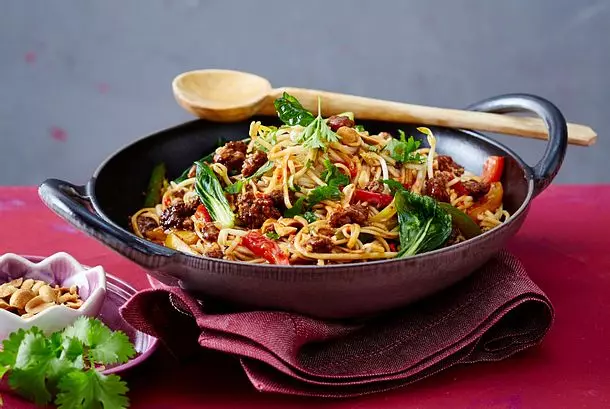 Asian fried noodles ane mince recipe 69351_1