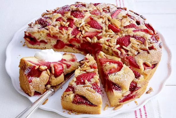 Ricetta Torta contadina alle fragole con pinoli 69385_1