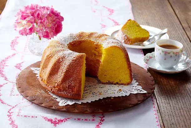 Recipe foar sappige pûn cake 69393_1