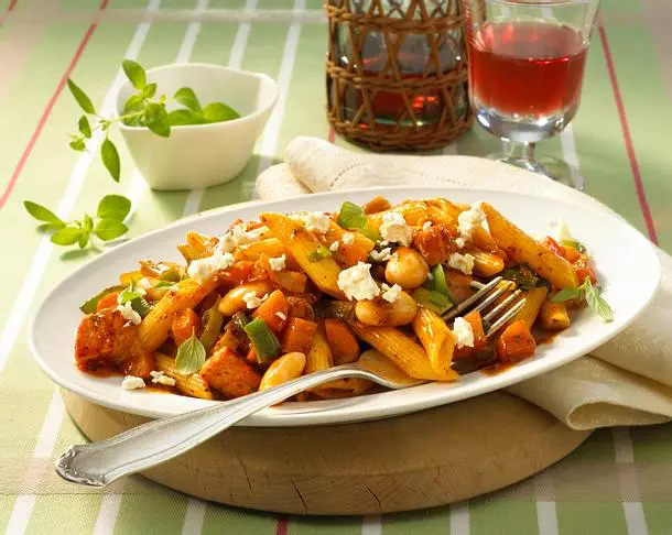 Penne pẹlu igba otutu ẹfọ ohunelo 69651_1