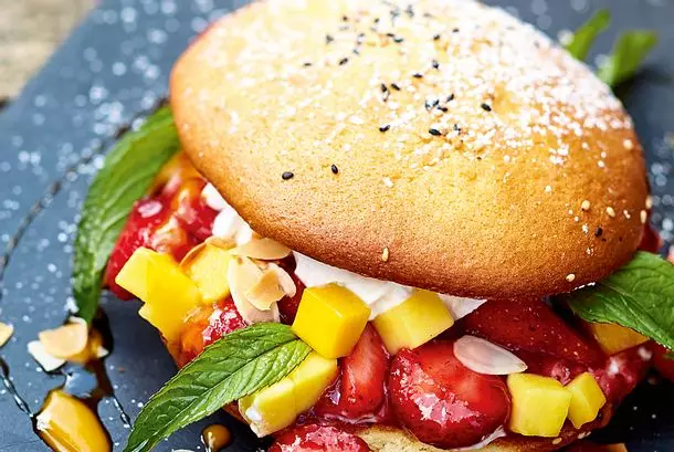 Séiss Burger mat Erdbeeren a Mango Rezept