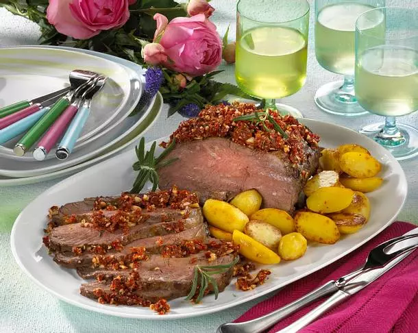 Roast beef with tomato pesto and parmesan dip recipe