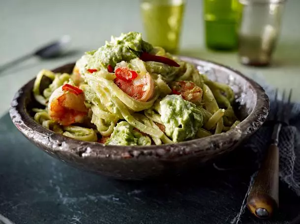 Spaghetti met Avocado Feta Cream en Chili Garnalen recept