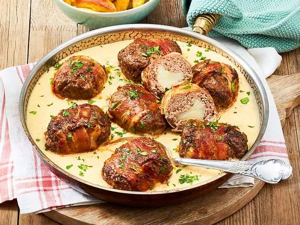 Sitofudi meatballs ni eweko ipara ohunelo 70649_1