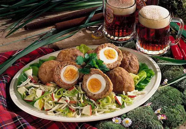 Scotch Eggs met Selderij Appel Prei recept