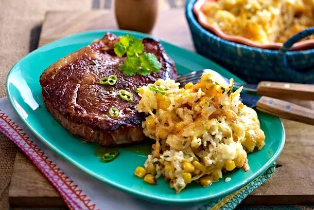 Nagluto nga herb rice nga adunay resipe sa rump steak