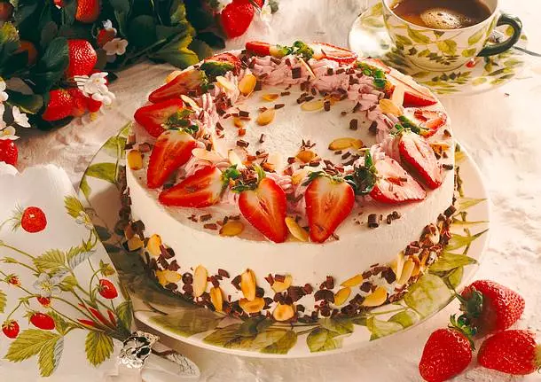 Strawberry Mascarpone Cake Recipe