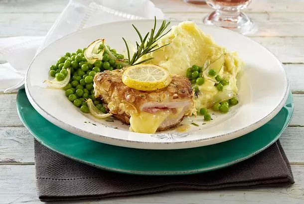 Krůtí cordon bleu v mandlové krustě recept 70867_1