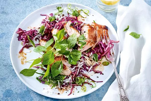 Rooikool klapper slaai met kalkoen steak resep