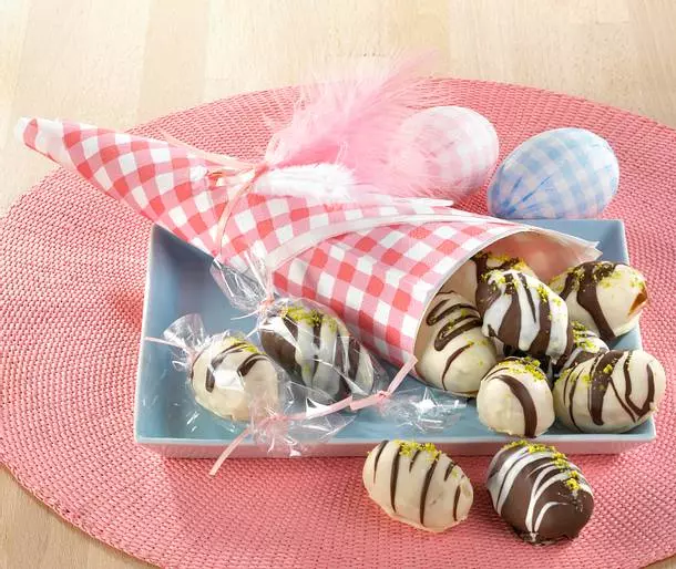 Marzipan egg pralines recipe 70951_1