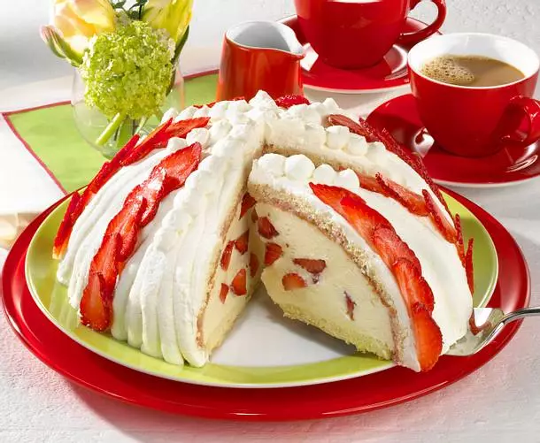 រូបមន្ត Strawberry Charlotte