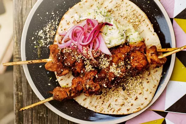 Hoender kebab met zucchini dip resep