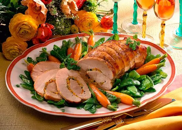 I-Turkey roll roast kunye neresiphi yemifuno yasentwasahlobo