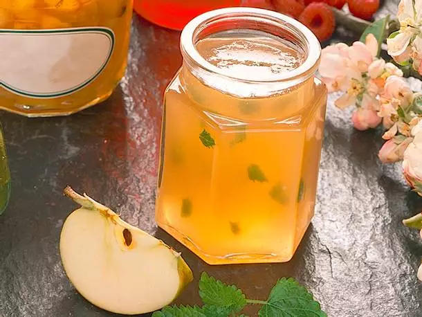 I-Apple jelly nge-lemon balm recipe