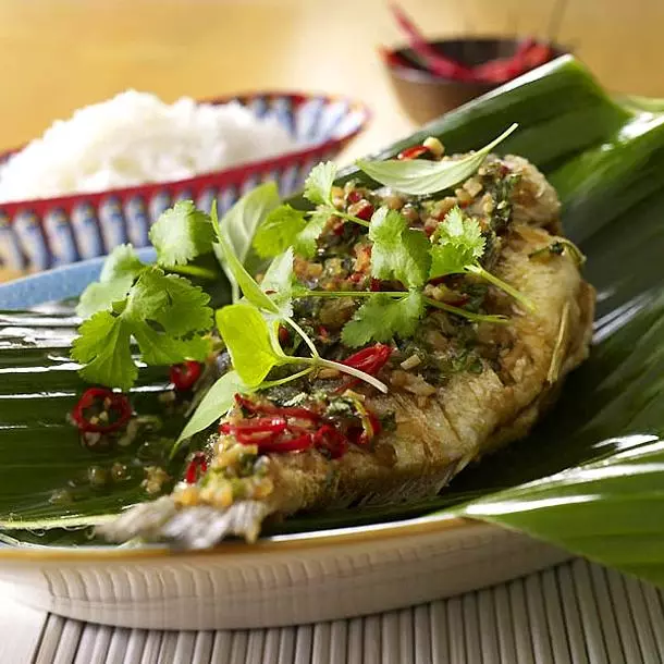 Plaa Nin Laat Prik Bai Horapa (Fish with Chili Basil Sauce) recipe 71104_1