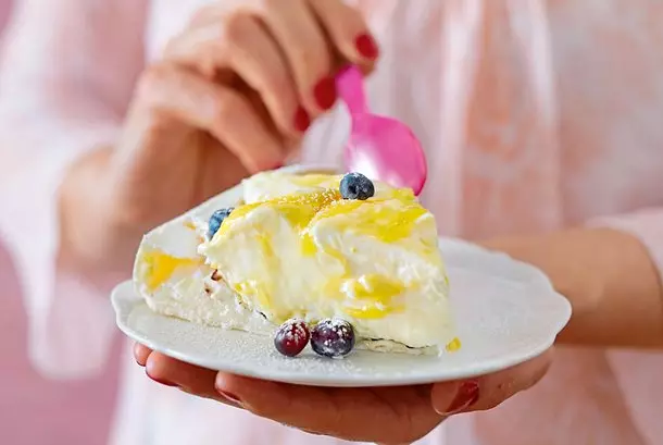 Pavlova makore ane citrus kick recipe