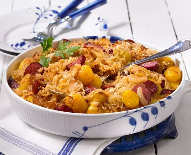 آلو ۽ sauerkraut casserole جو طريقو