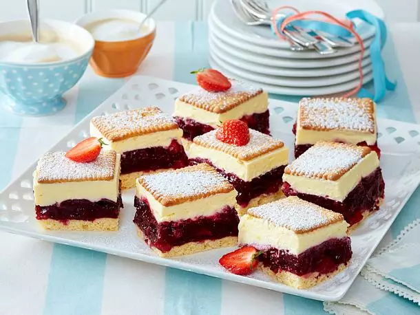 Receita de bolo de biscoito de manteiga con marmelada vermella