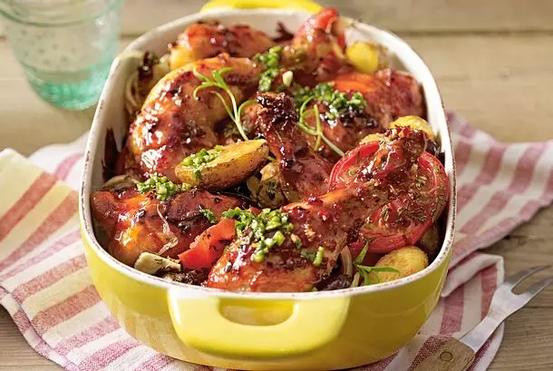 Oven Tomatoes nga adunay Piri Piri Chicken Legs recipe