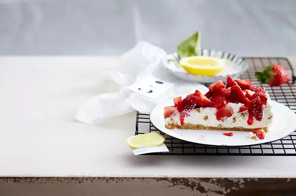 Cheesecake with strawberries recipe