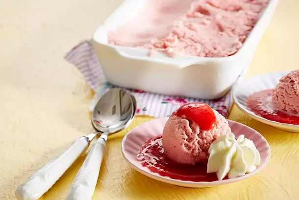 Resep es krim strawberry ringan 71455_1