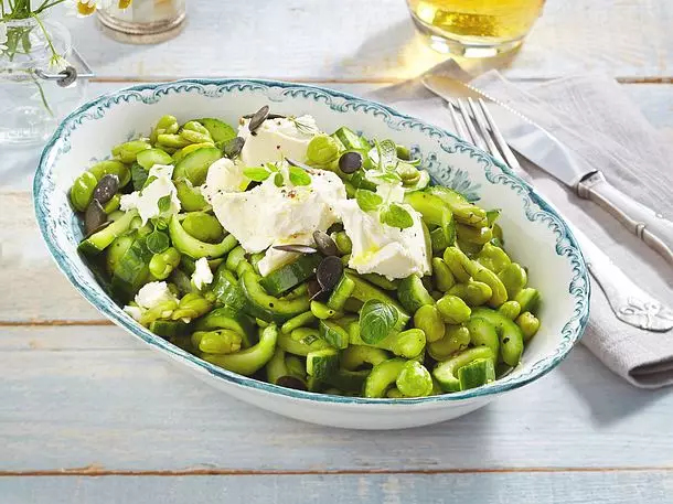 Salada de pepino de fava com receita de queijo feta