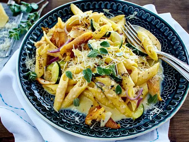 Penne z wędzoną carbonarą z pstrąga 71517_1