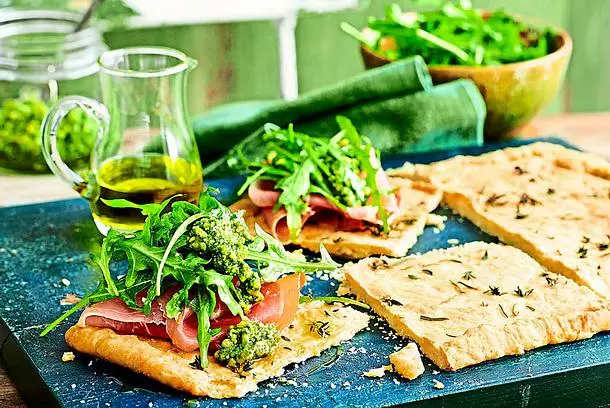 Jambon ve pesto tarifi ile çıtır focaccia