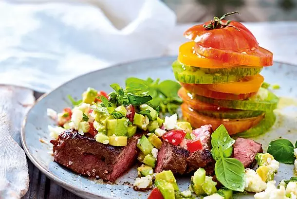 Steak After-Gym eo ambanin'ny Recipe Salsa Avocado