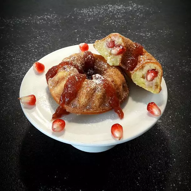 La ricetta della torta mini ciambella al melograno