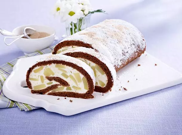 Recept na čokoládovú švajčiarsku rolku s hruškou a smotanovou náplňou 71702_1