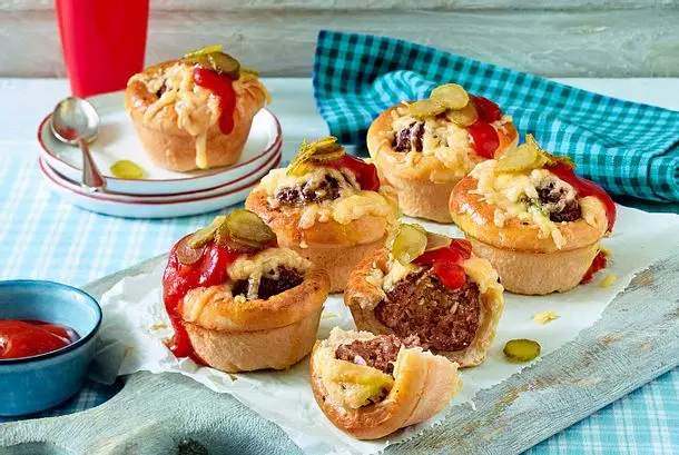 Recipe ng Cheeseburger Muffins