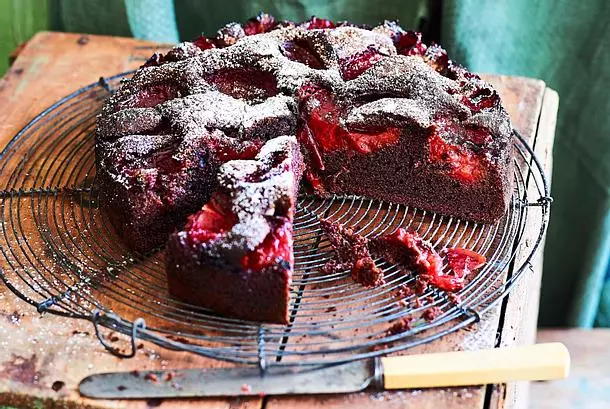 Receita de Bolo de Chocolate con Batidor de Espuma con Ameixas