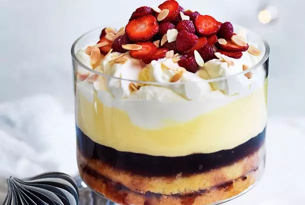 Trifle con mermelada de uva y receta de bayas