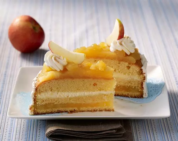 Apple sauce cream cake girke-girke