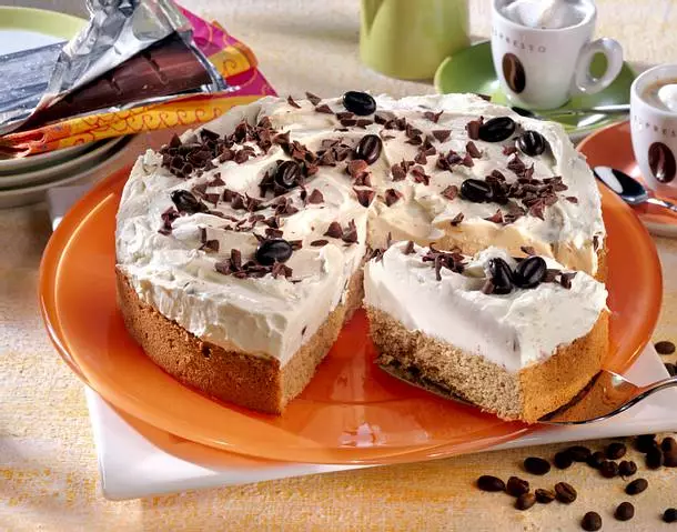 Espresso cake tare da mascarpone cream, cakulan Rolls da mocha wake girke-girke