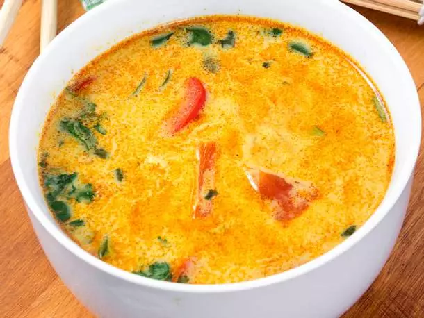 Receita de salsa de curry tailandés con leite de coco
