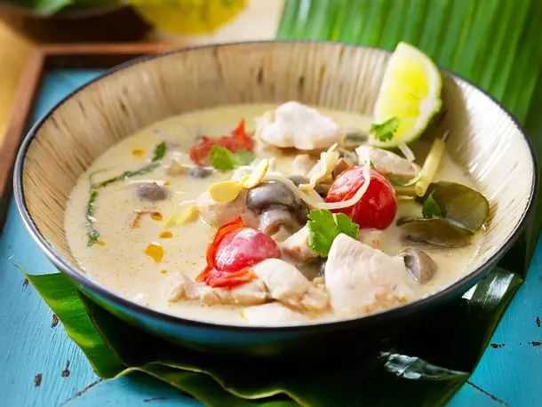 Tom Kha Gai (vištienos sriubos su kokosų pienu) receptas