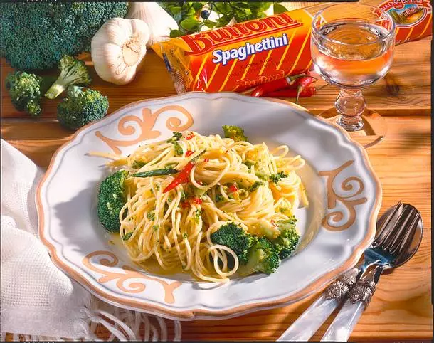 Spaghettini dengan resipi brokoli