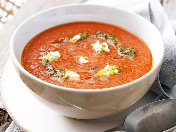 Recepta de sopa de tomàquet al curri amb formatge de cabra 7600_1