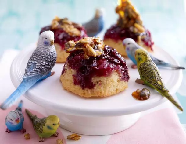 Upside Down Cherry Vanilla Muffins رېتسېپى 7667_1