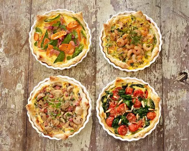 Qisqichbaqalar, piyoz va arpabodiyon retsepti bilan puff pastry quiche