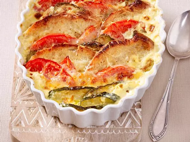 Zucchini Bread Casserole nga adunay Recipe sa Mozzarella