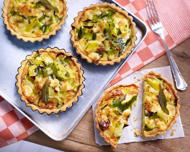 Kiçijik Leek we Cheddar Quiches resepti