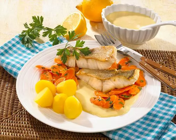 Zander fillet tare da karas faski da mustard sauce girke-girke 8507_1